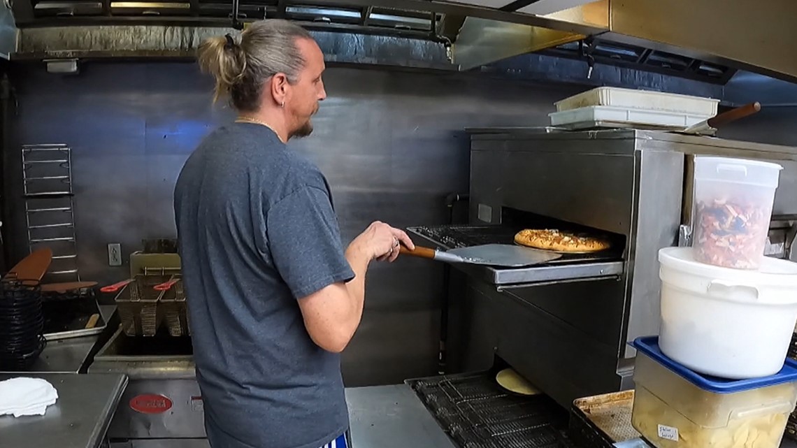 Pizza shop employees ask owner to open on Thanksgiving | wthr.com