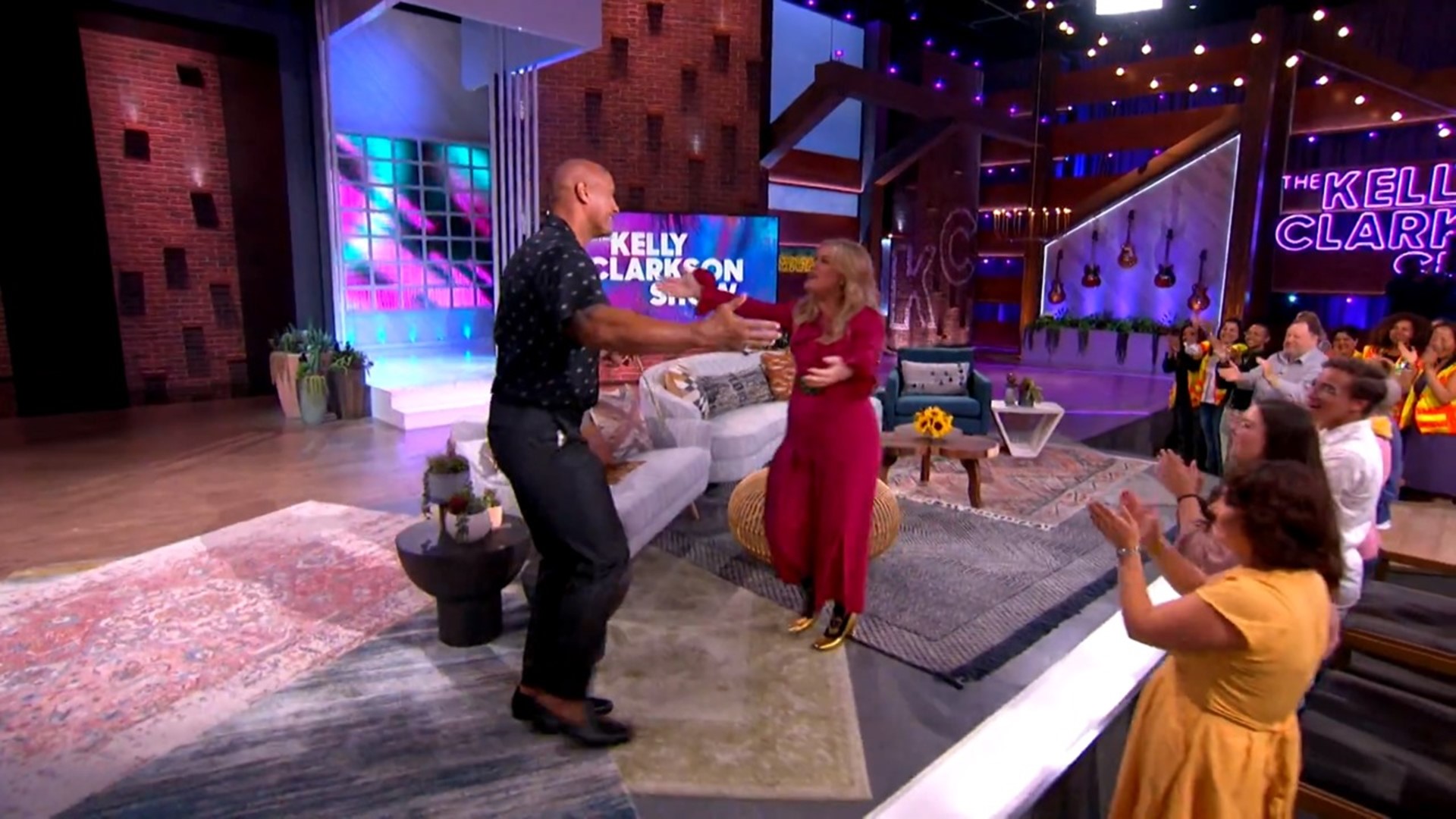 'The Kelly Clarkson Show' premieres with last-minute guest change ...