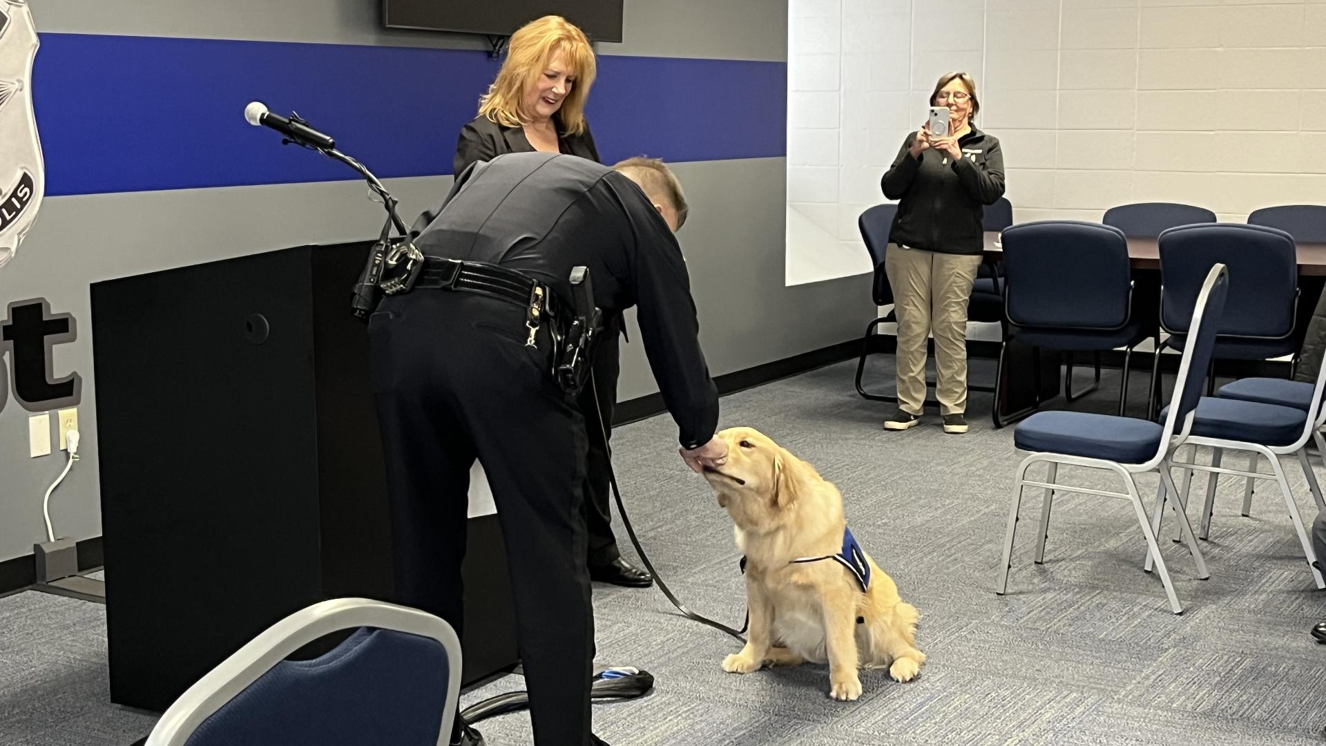 IMPD hosts swearing-in ceremony for new therapy dog | wthr.com
