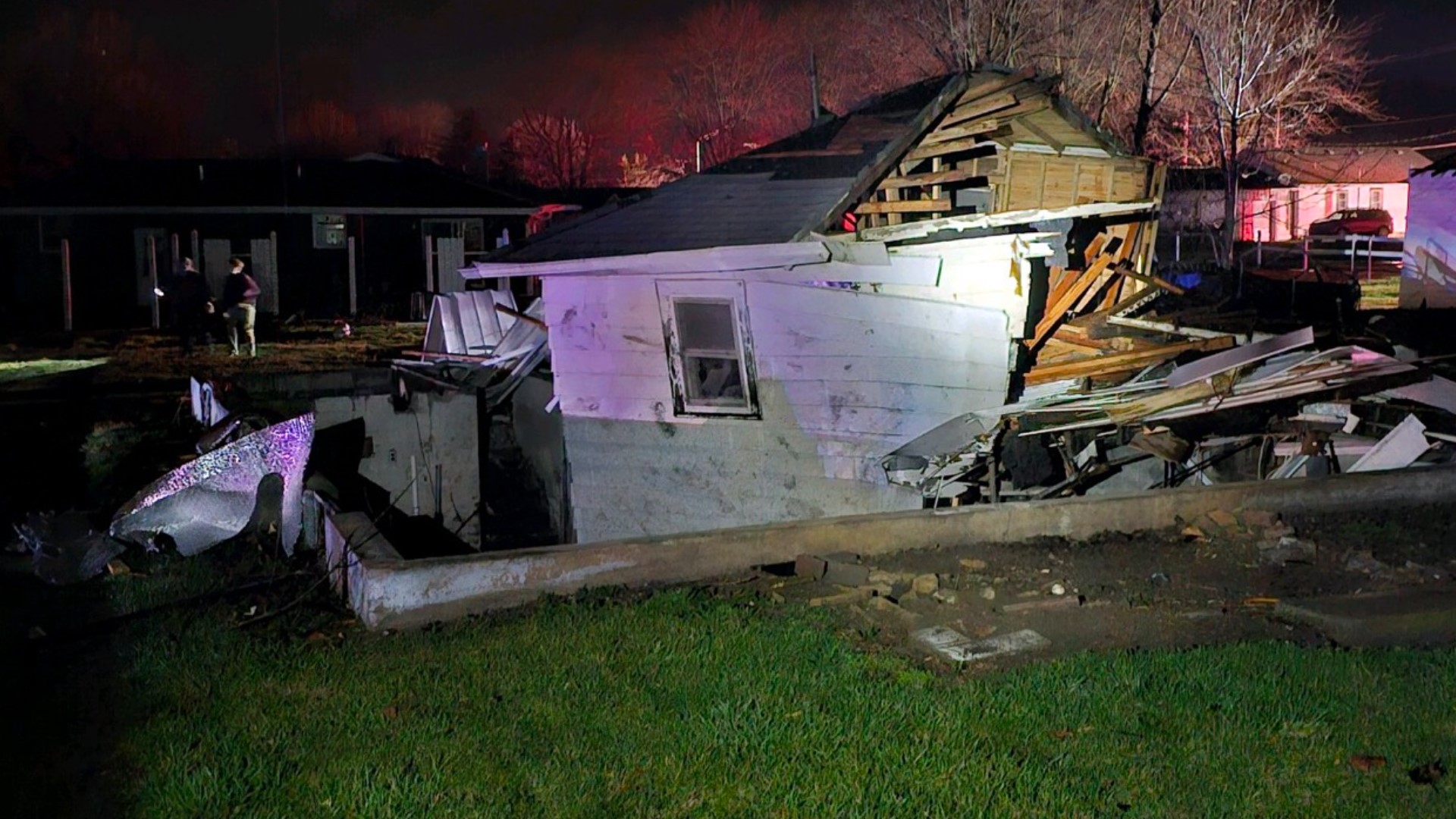 Resources available after tornado in Delaware, Randolph counties | wthr.com