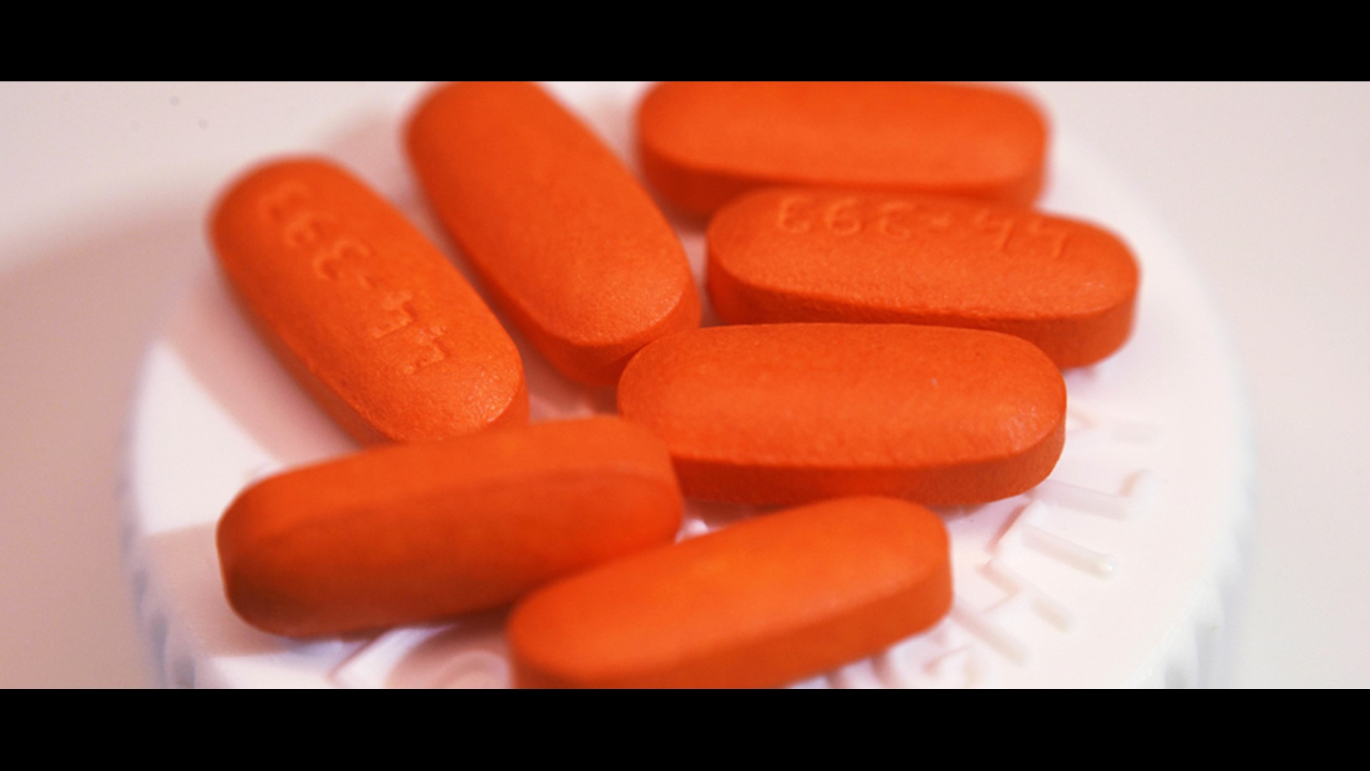 Drugstore pain pills as effective as opioids for broken bones, sprains ...
