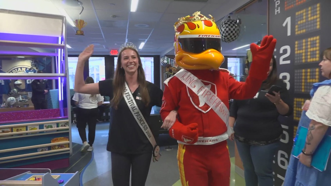IndyCar drivers celebrate Indy 500 festivities with Riley Kids | wthr.com