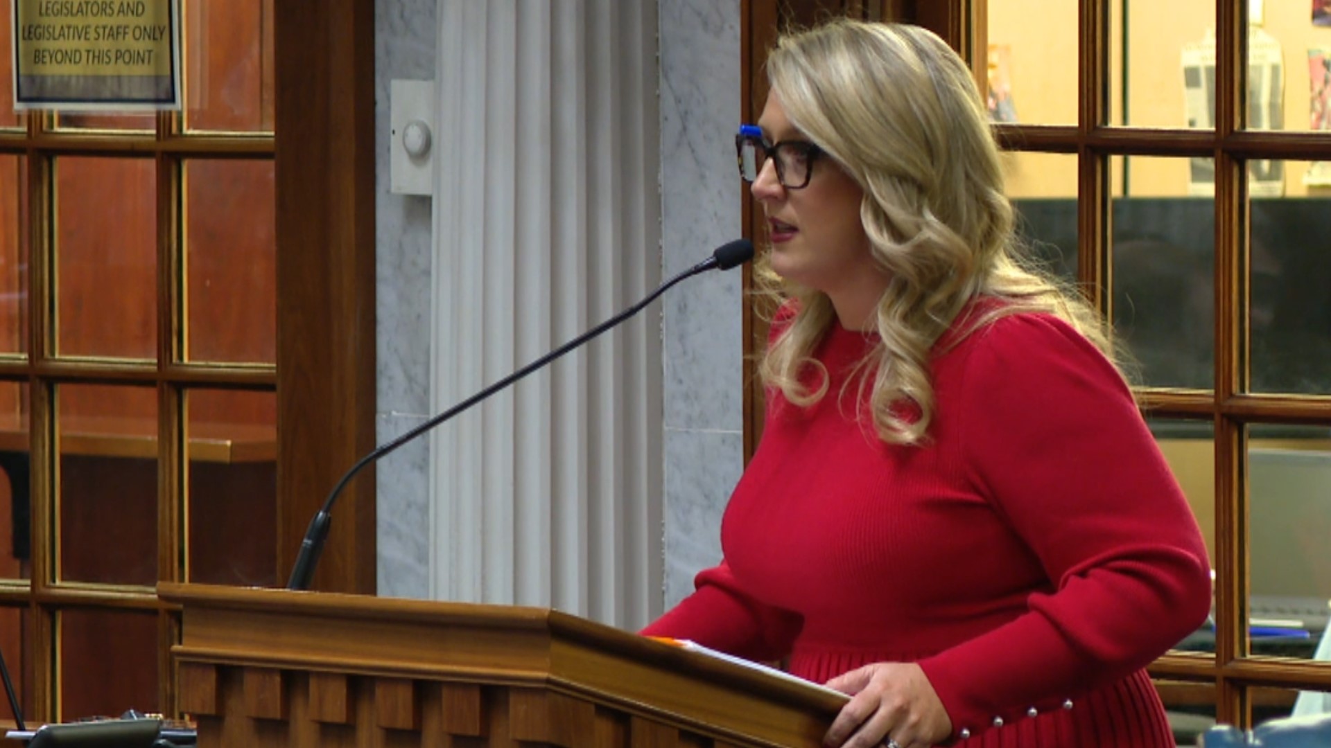 Lawmakers debate best way to help Hoosier kids struggling to read ...