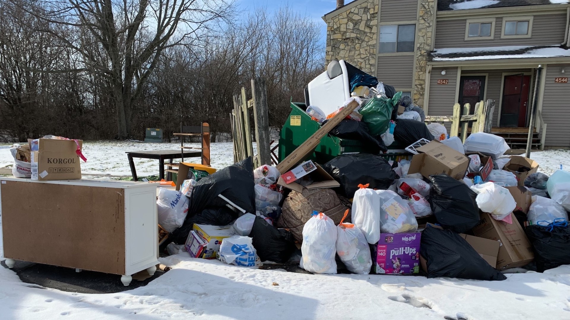 Uncollected trash piles up at apartments on Indy's west side | wthr.com