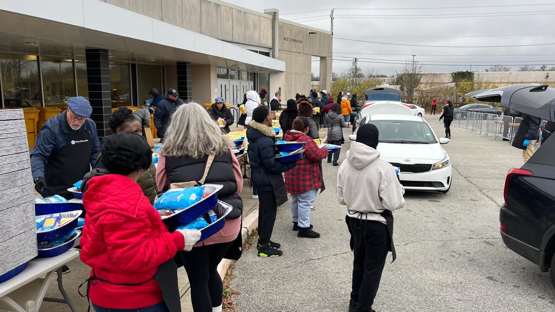 Thanksgiving food giveaways expanding | wthr.com