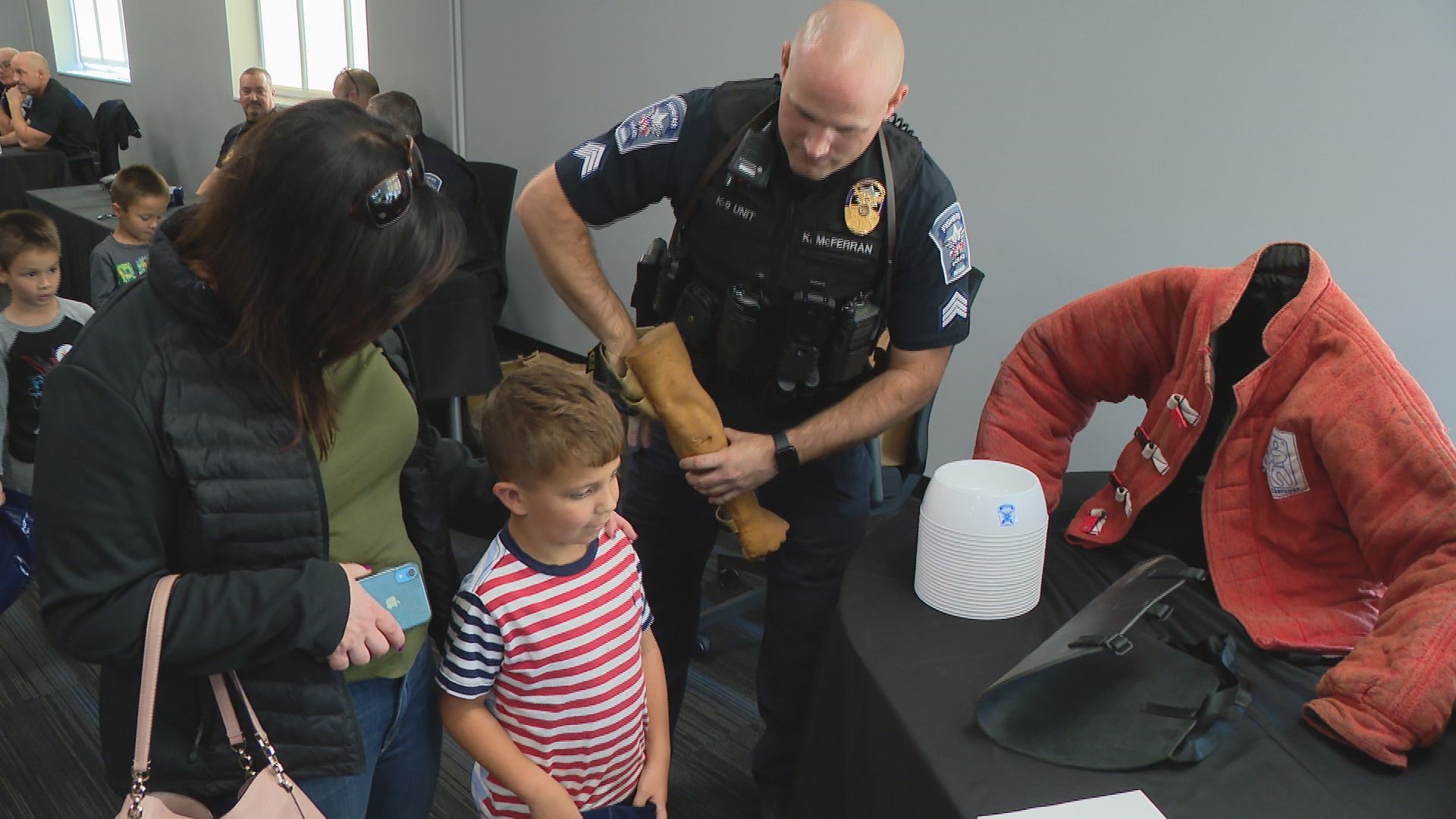 Fishers pay tribute to fallen Elwood officer at community event | wthr.com