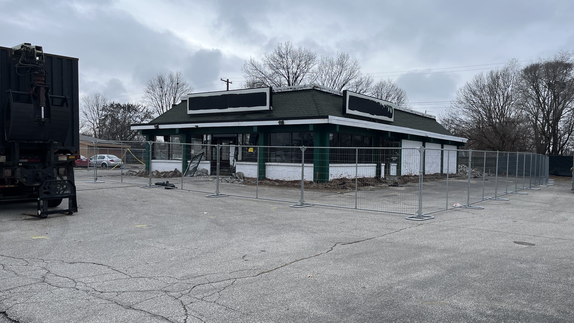 Former Speedway Burger Chef building to be torn down | wthr.com