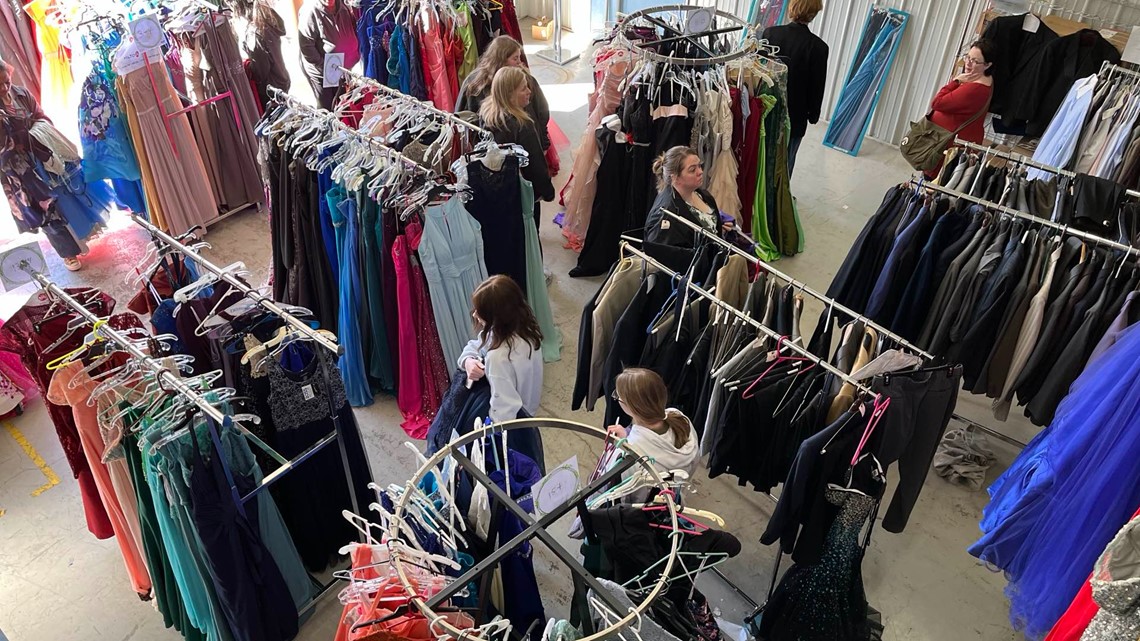 'Project Prom' returns to Franklin library | wthr.com