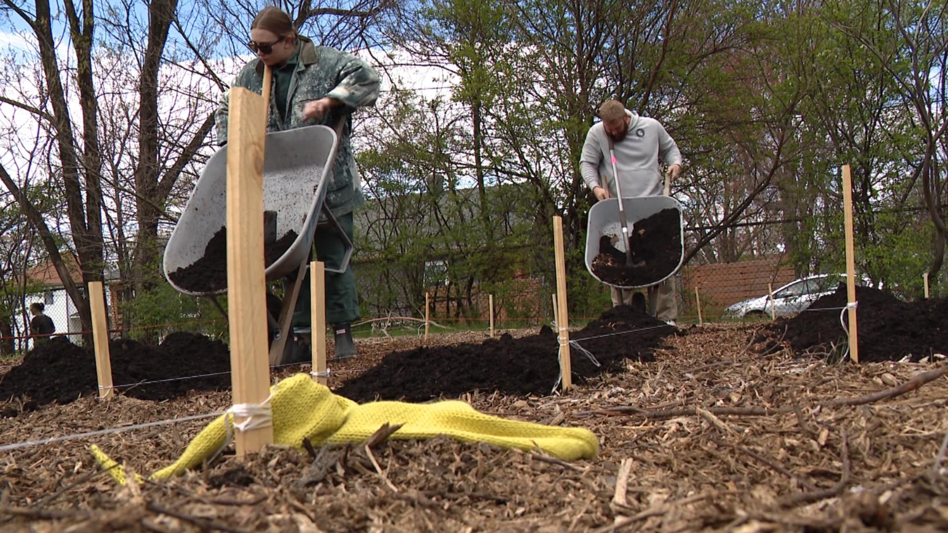 Purdue Polytechnic students prepare new campus farm | wthr.com