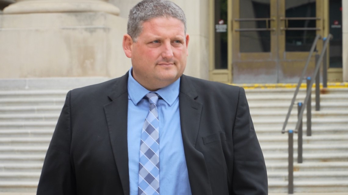 Huxley gets plea agreement for kicking handcuffed man | wthr.com