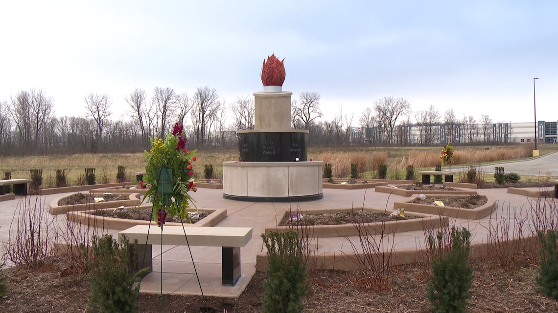 Memorial unveiled for 8 killed in 2021 Indianapolis FedEx mass shooting ...