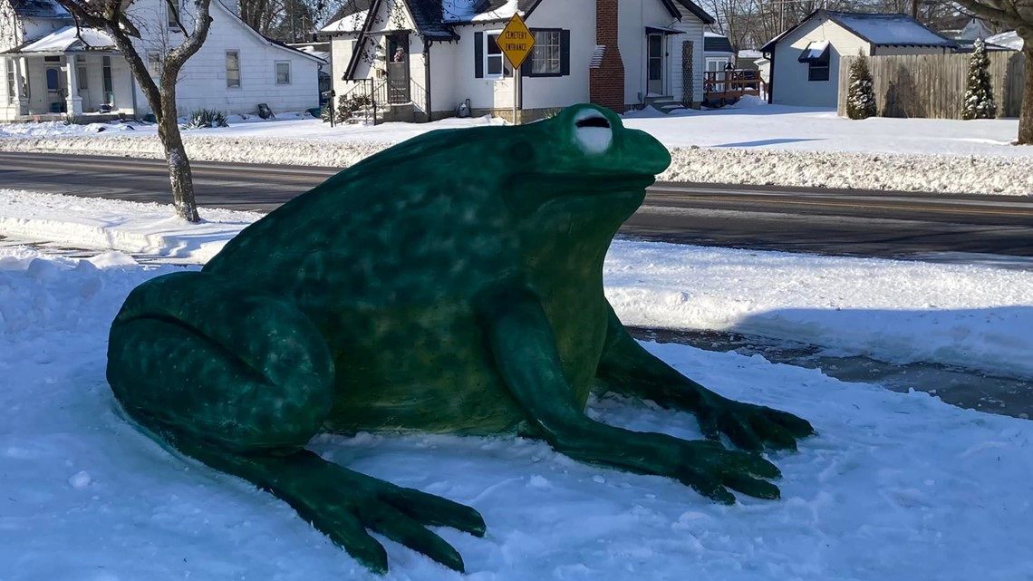 Greenfield artist makes larger-than-life bullfrog out of snow | wthr.com
