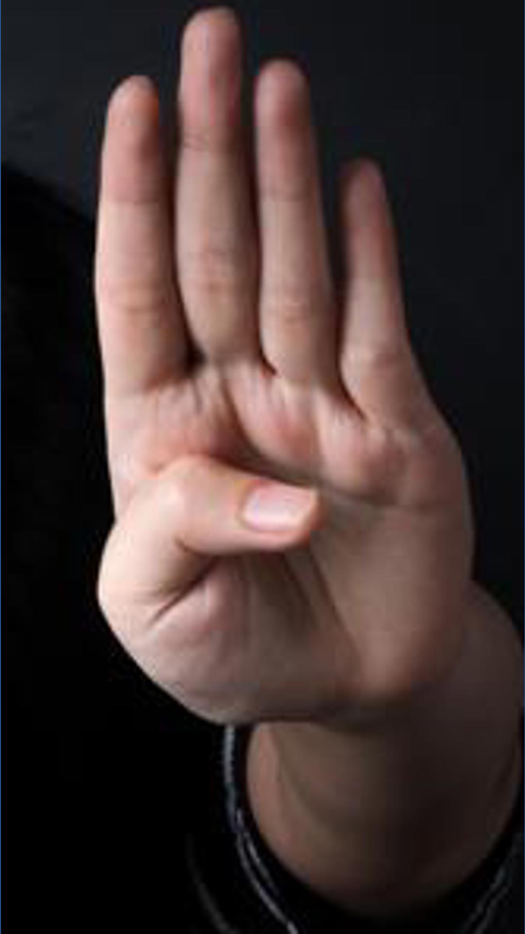 Store worker recognizes domestic abuse victim's hand signal | wthr.com
