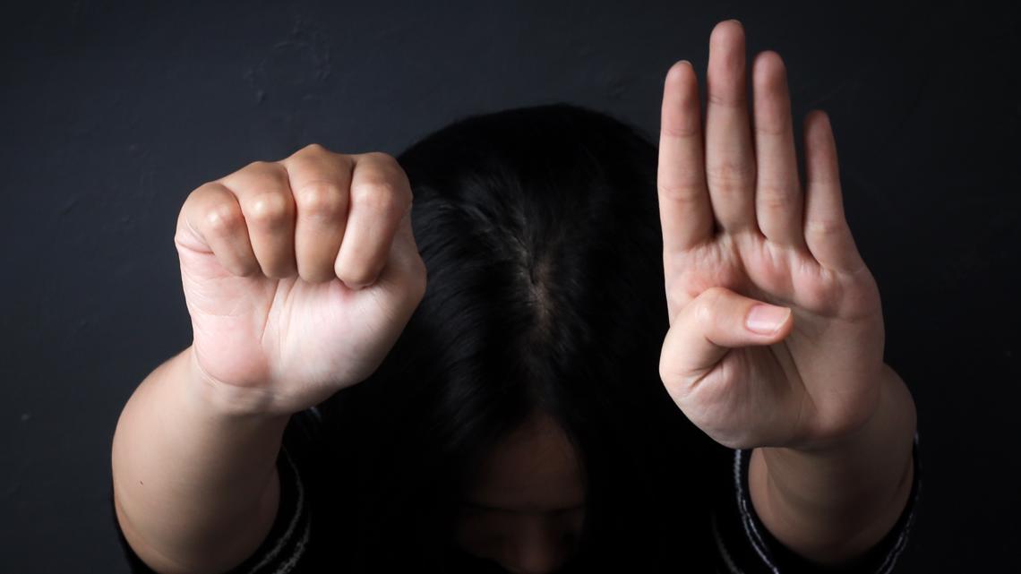Store worker recognizes domestic abuse victim's hand signal | wthr.com