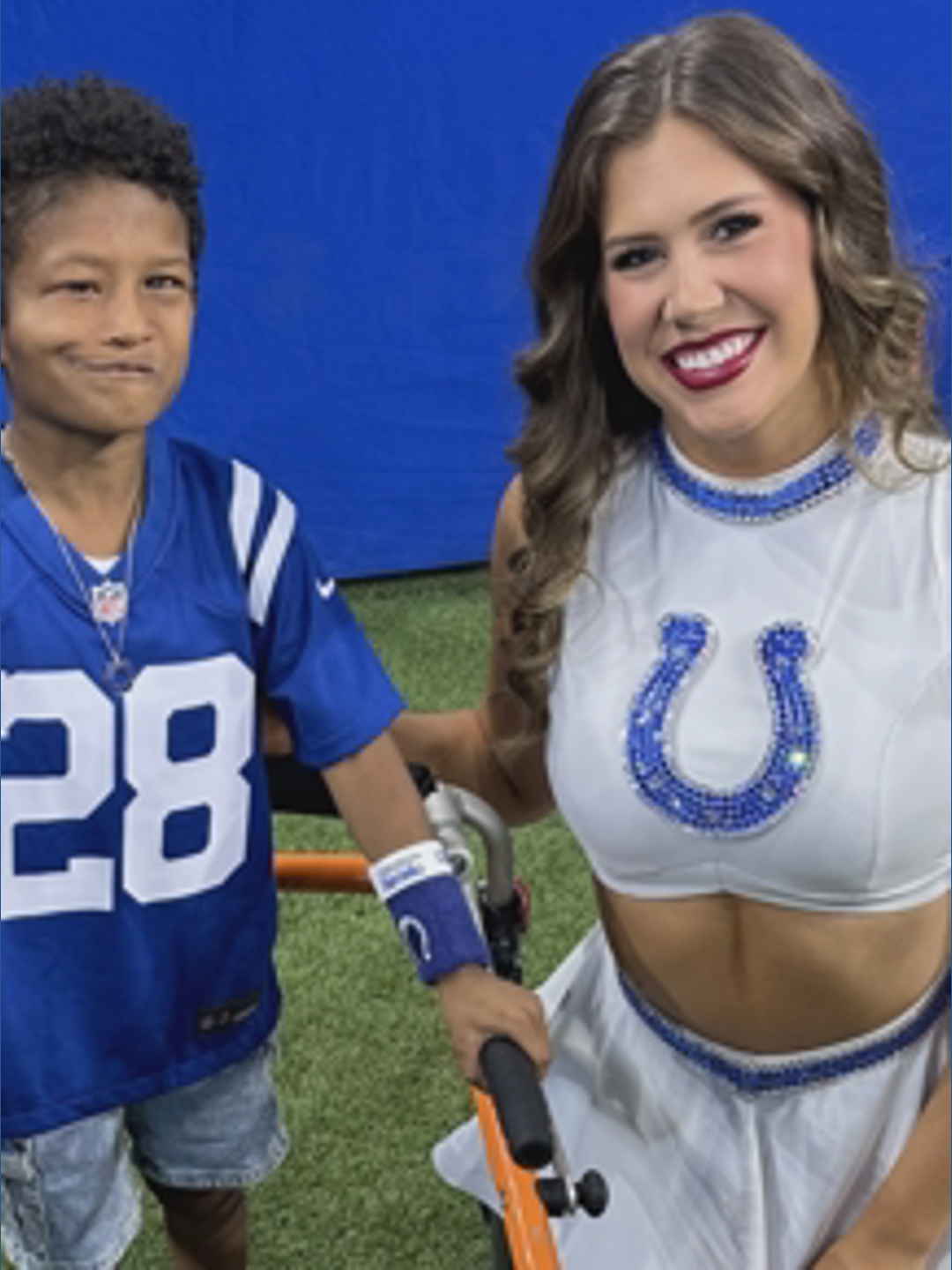 Colts cheerleader uses sign language to converse with deaf fan at his ...