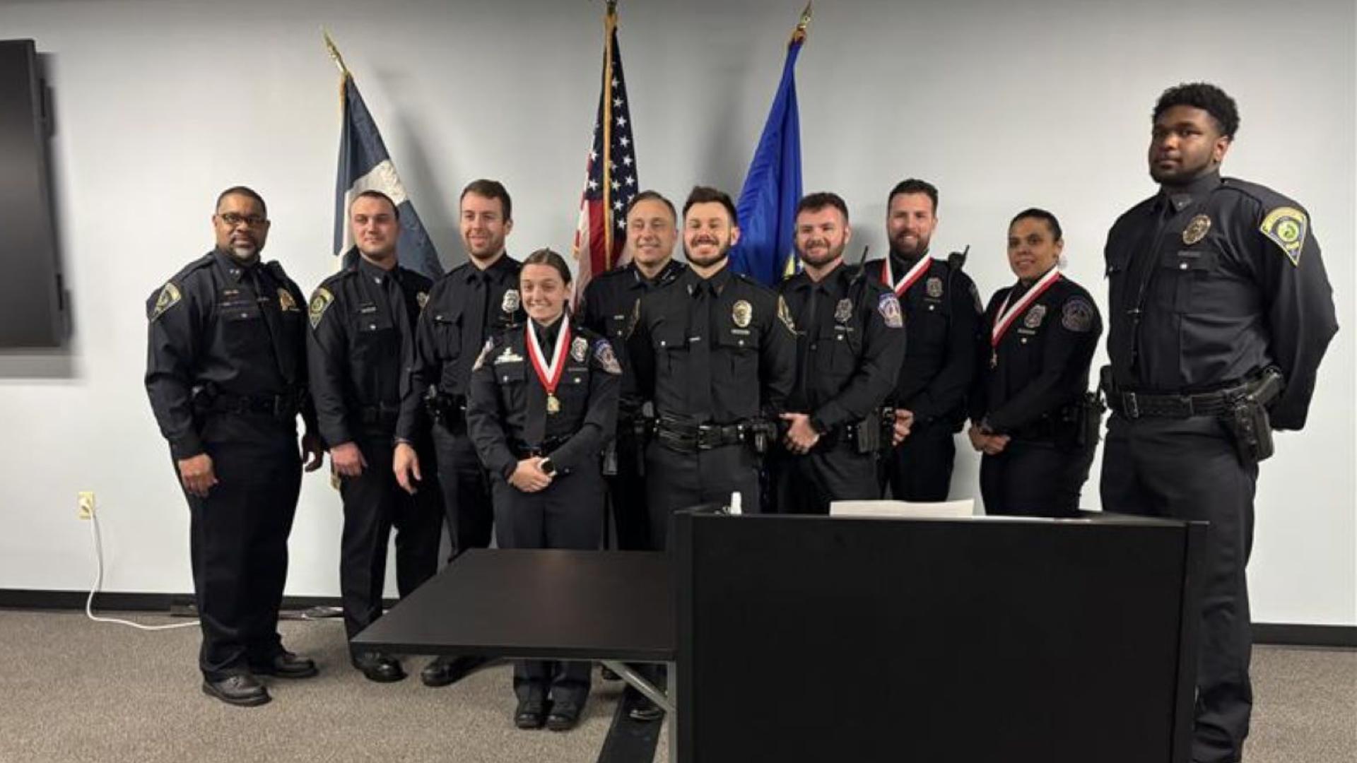 Body cam shows moments officers rescue 2 children from car submerged in ...