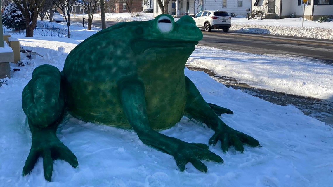 Greenfield artist makes larger-than-life bullfrog out of snow | wthr.com