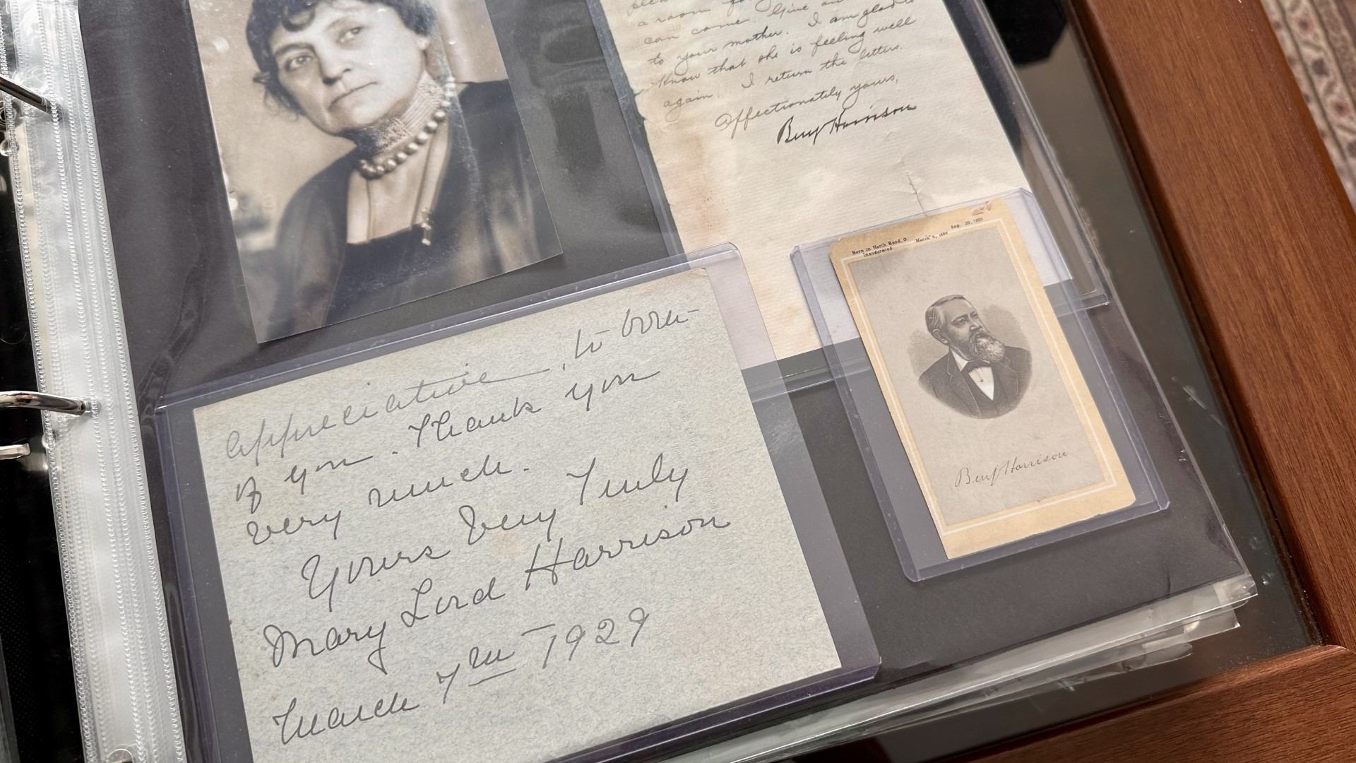 Greenwood man completes presidential signature collection | wthr.com