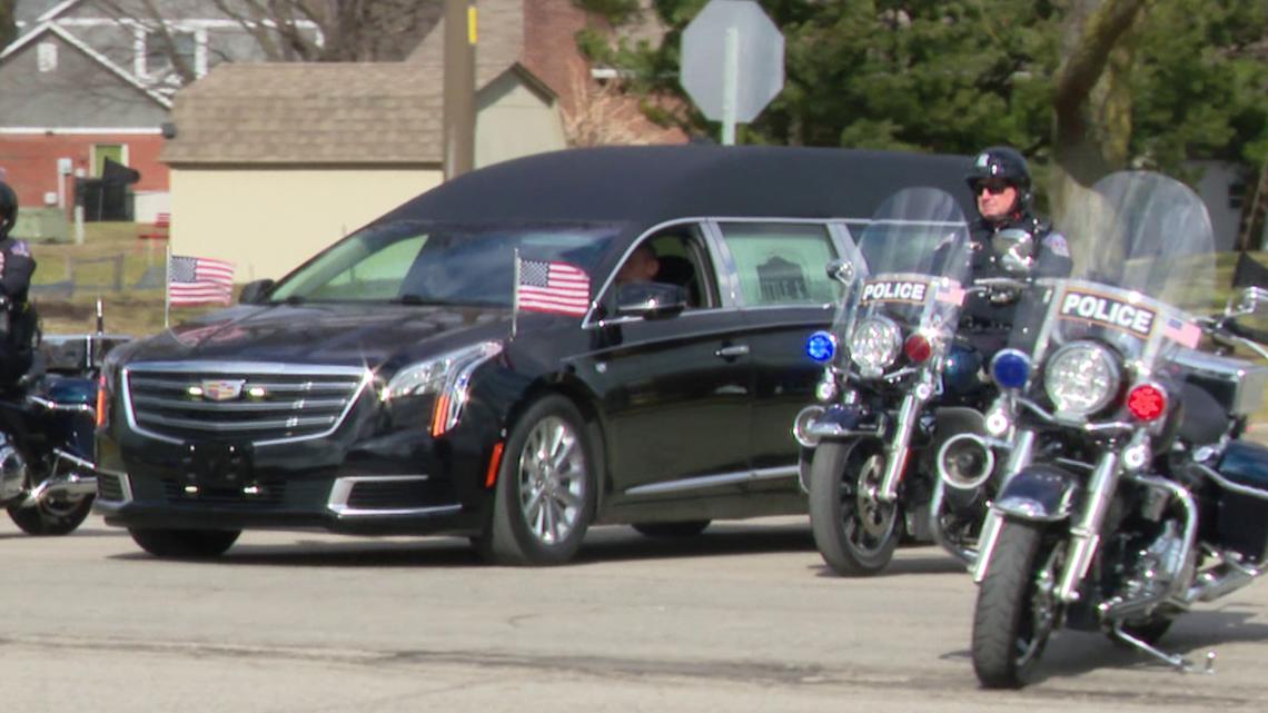 Officers escort fallen Beech Grove PD Ofc. Brian Elliott to funeral ...
