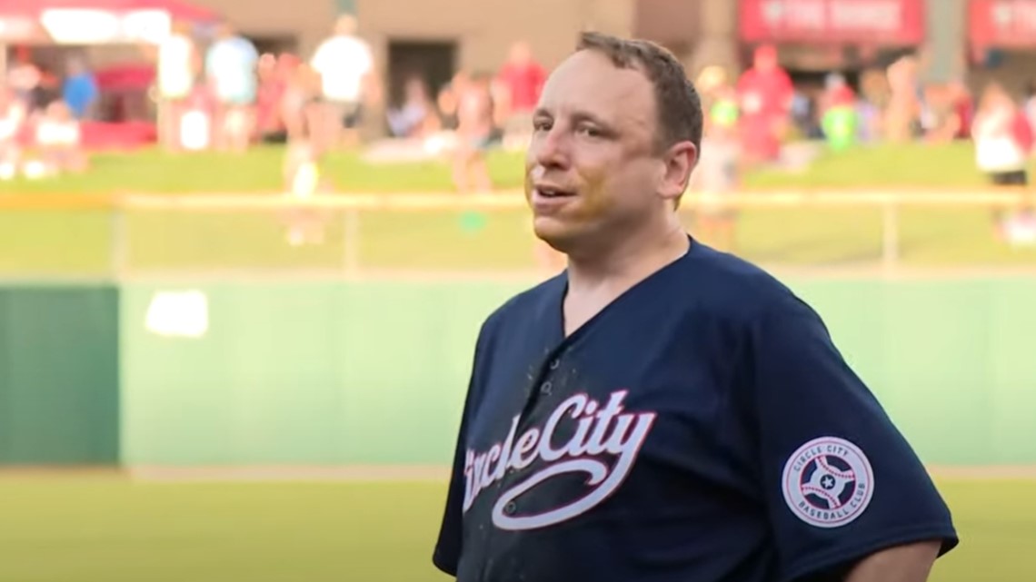 Joey Chestnut smashes popcorn-eating record at Victory Field | wthr.com