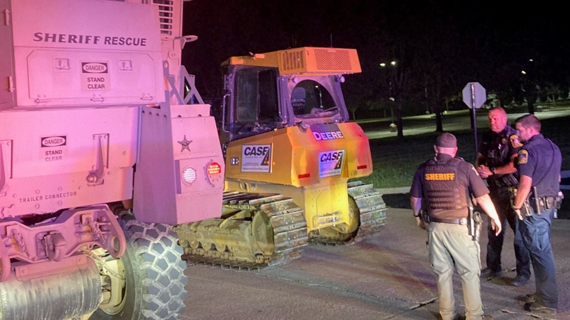 Police chase down stolen bulldozer in Columbus | wthr.com