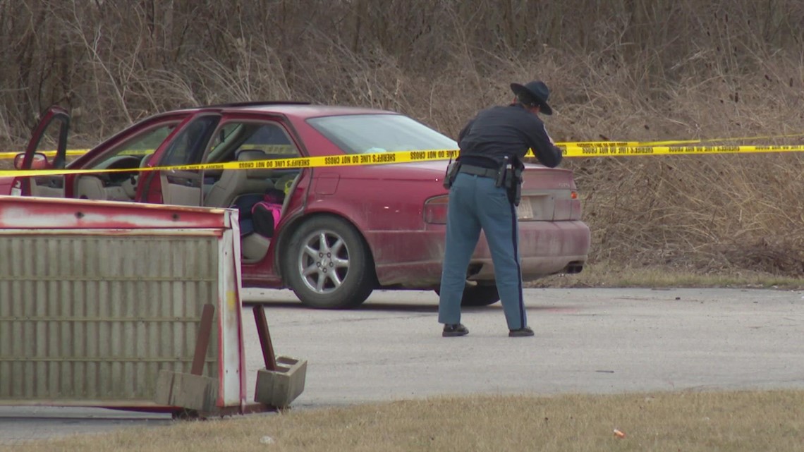 2 officers shot in Mitchell; suspect dead | wthr.com