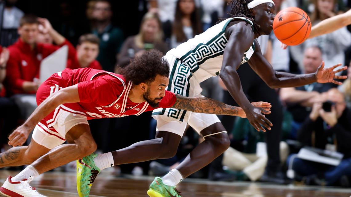 Fears scores career-high 23, Kohler scores 16, leads No. 12 Michigan ...