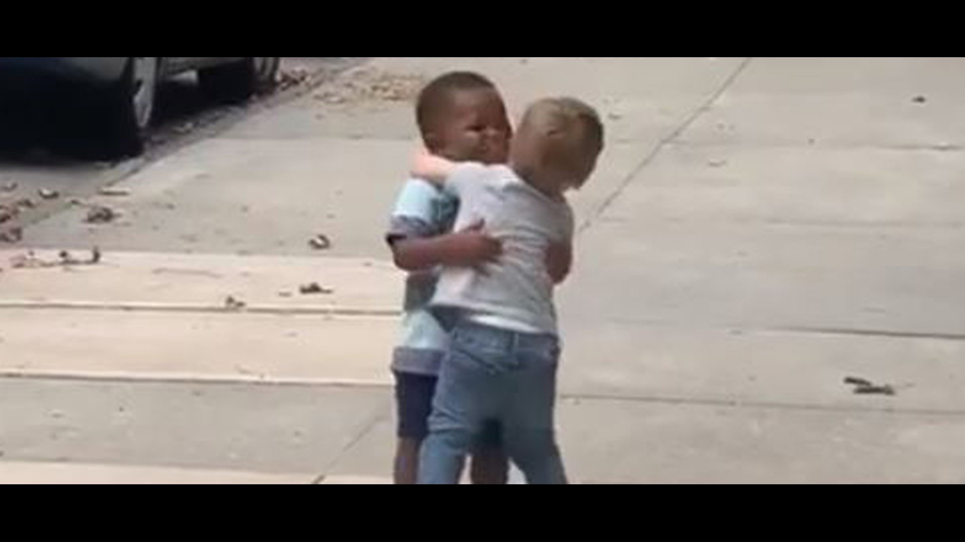 Adorable viral video shows toddler 'besties' running to give each other ...