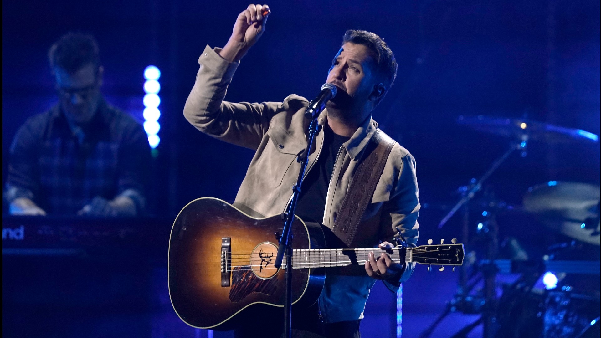 Country superstar Luke Bryan coming to Ruoff Music Center | wthr.com