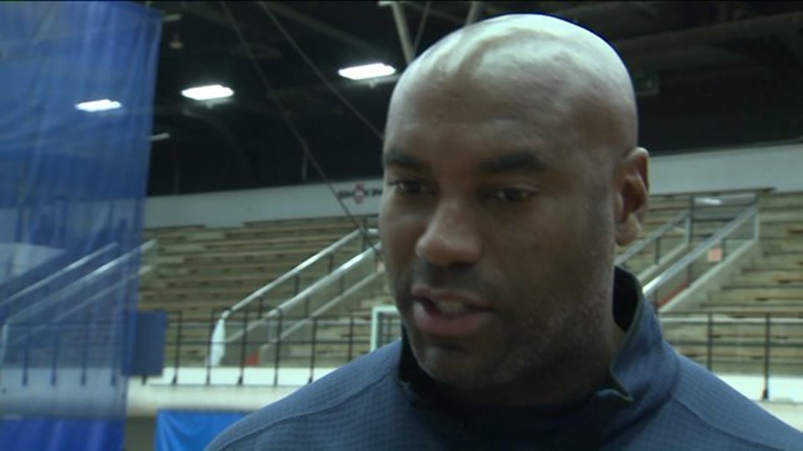 SCSU has a new basketball coach: Scott Burrell | fox61.com