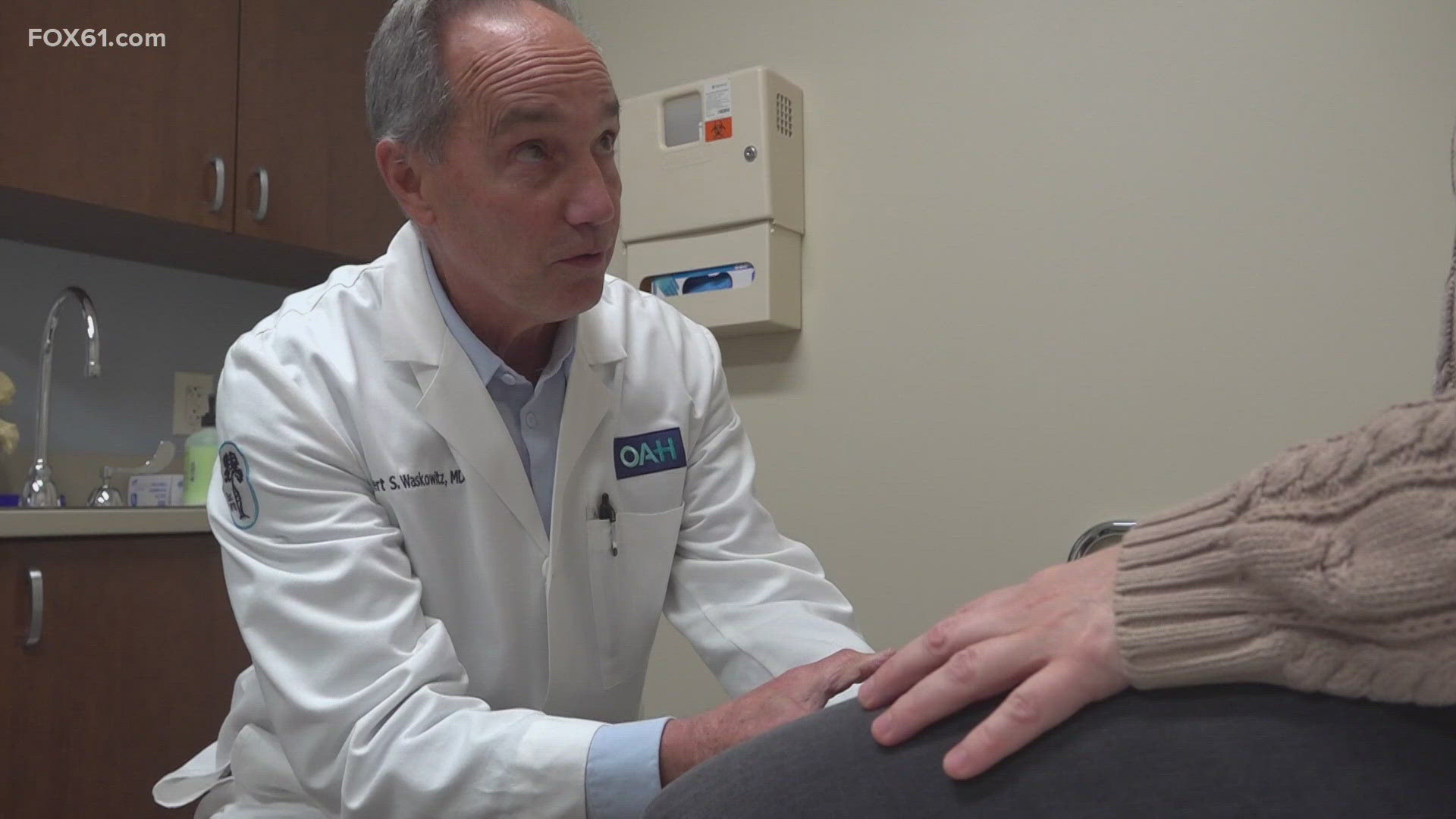 Third-generation Connecticut physician specializes in treating knee and ...