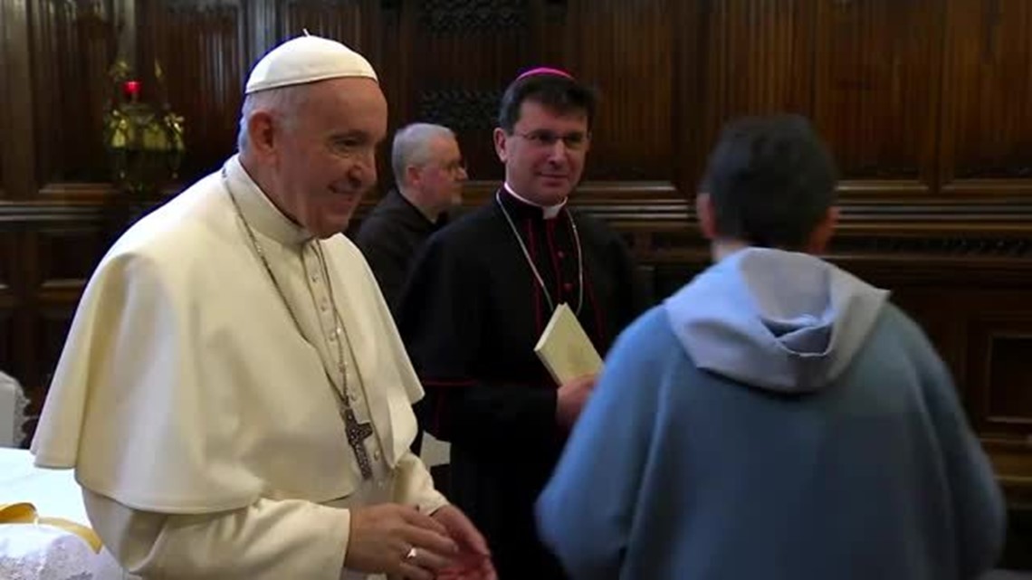 Pope allows ring-kissing after pulling hand away at event | fox61.com