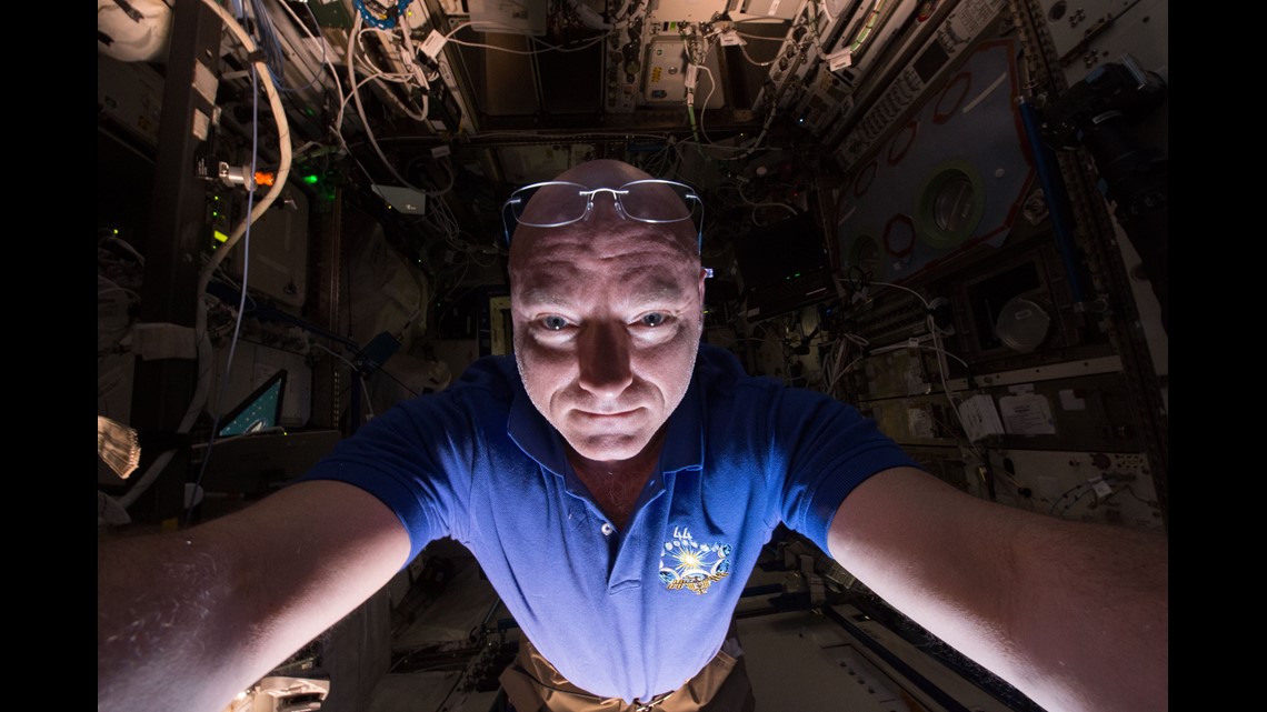 NASA astronaut takes selfie with ‘earthshine’ | fox61.com