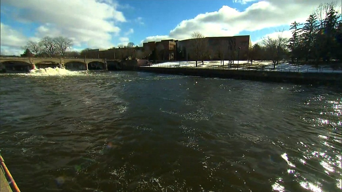Flint gets $77 million to pay for water projects | fox61.com