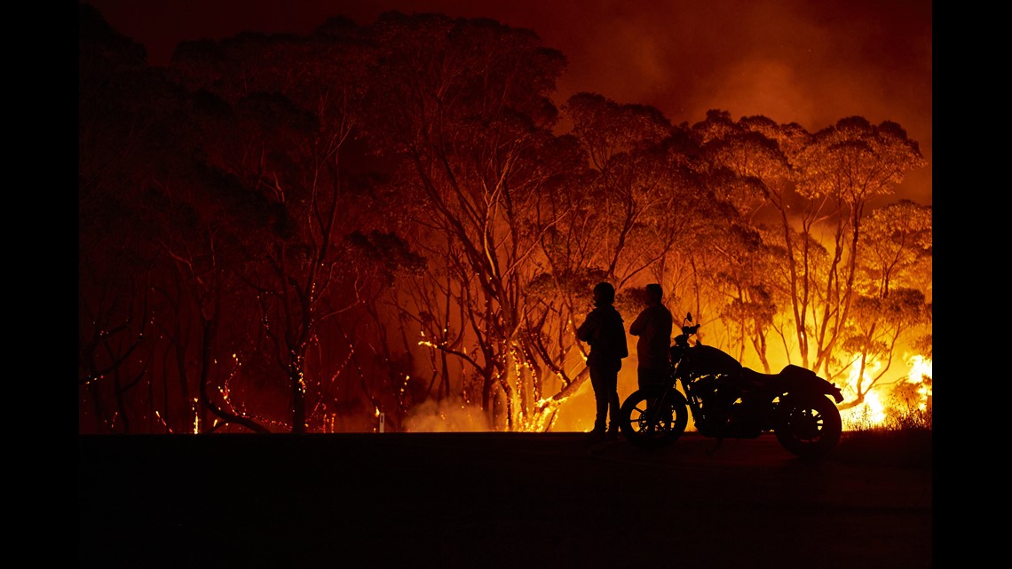 Watch how this Australian airport welcomed US firefighters arriving to ...