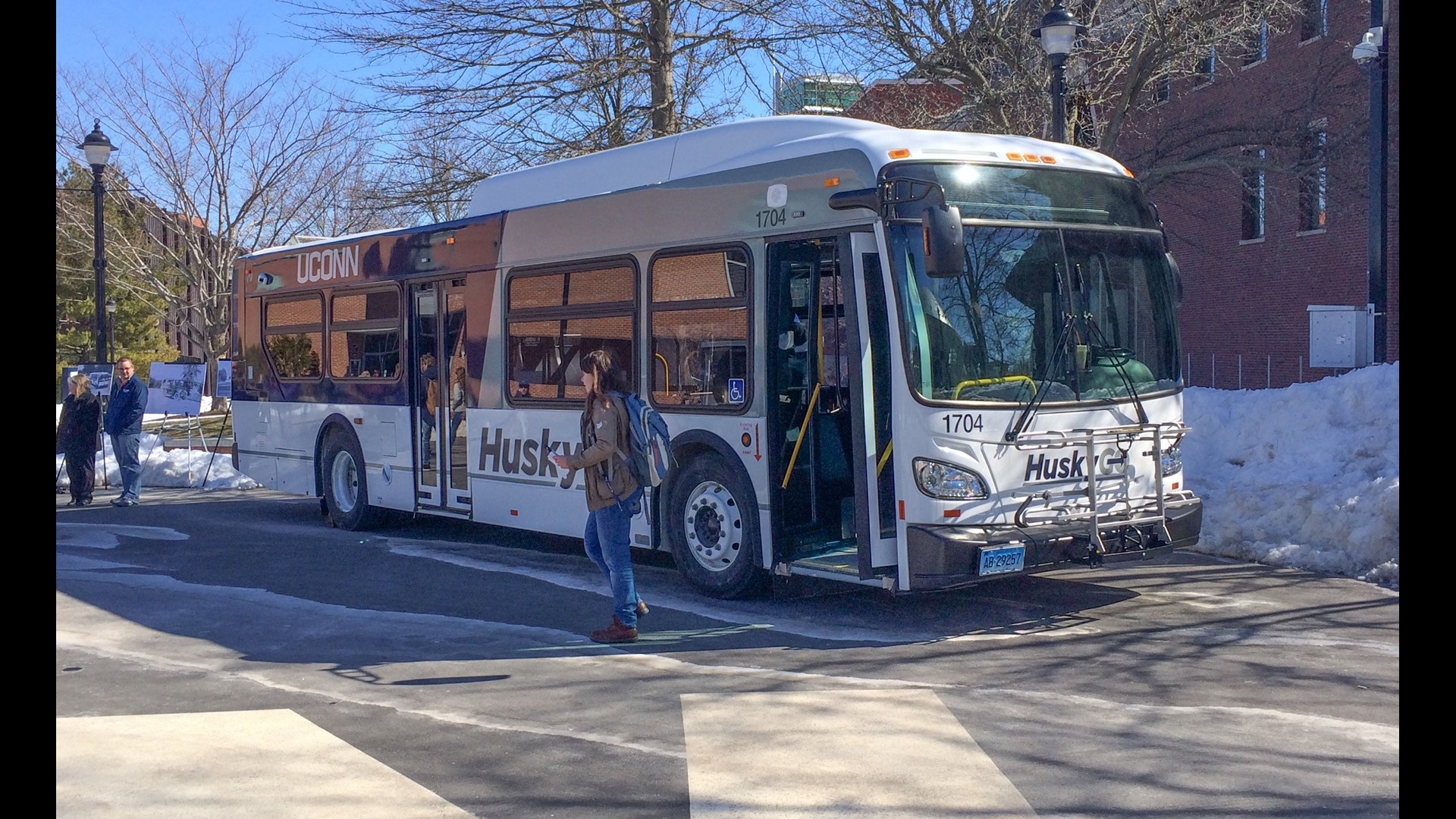UConn shows off fleet of new high-tech buses | fox61.com