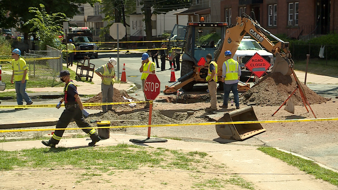 Gas line rupture prompts evacuations in Hartford | fox61.com