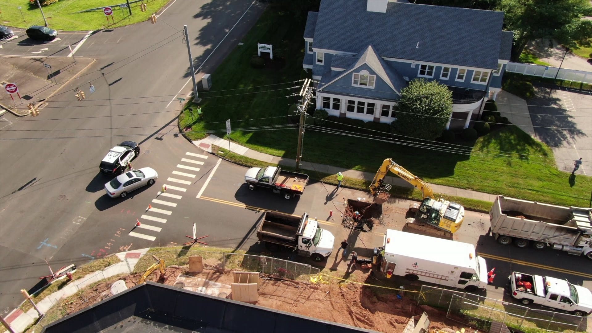 Gas line strike closes road in Glastonbury | fox61.com