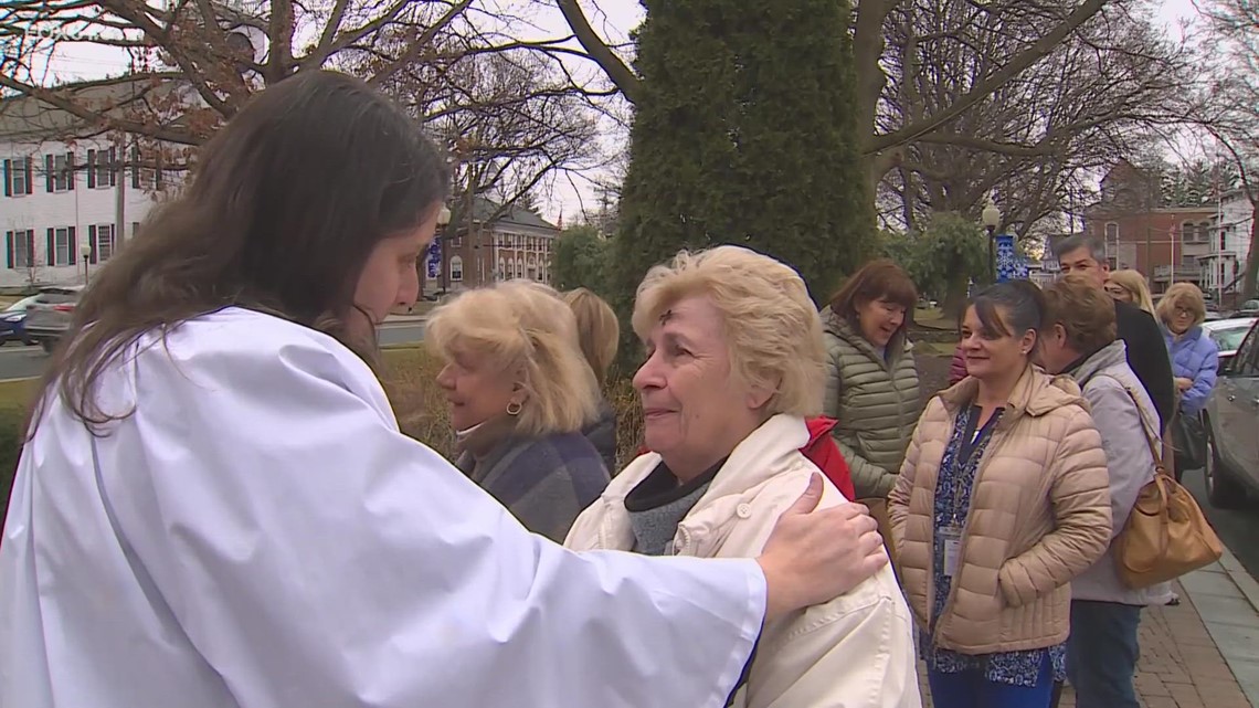Drive-thru Ash Wednesday comes to Connecticut town green | fox61.com