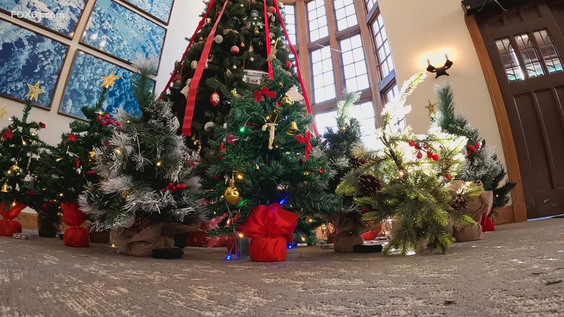 Mini Christmas trees brighten patient rooms at Gaylord Hospital | fox61.com