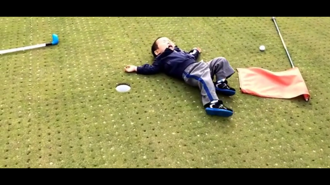 Kid throws tantrum after missed golf putt | fox61.com