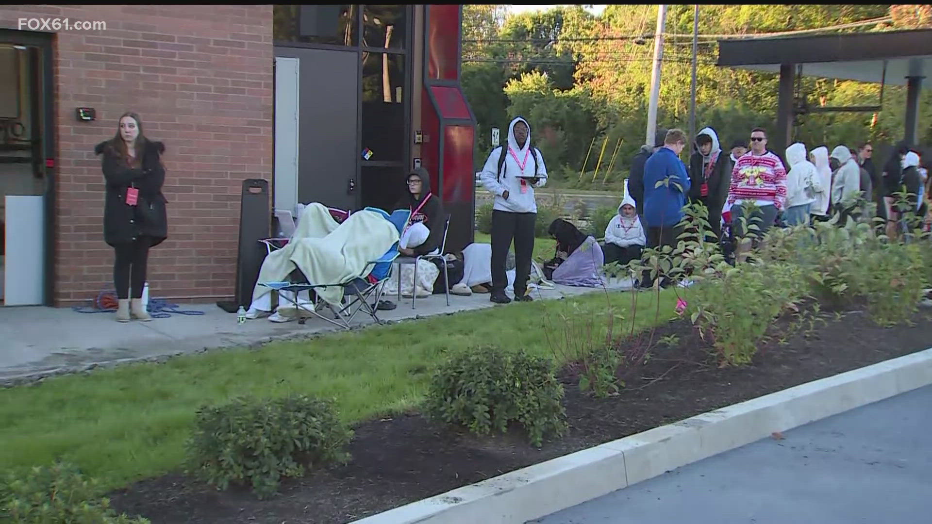Raising Cane's opens in Milford; dozens line up to be one of the first ...