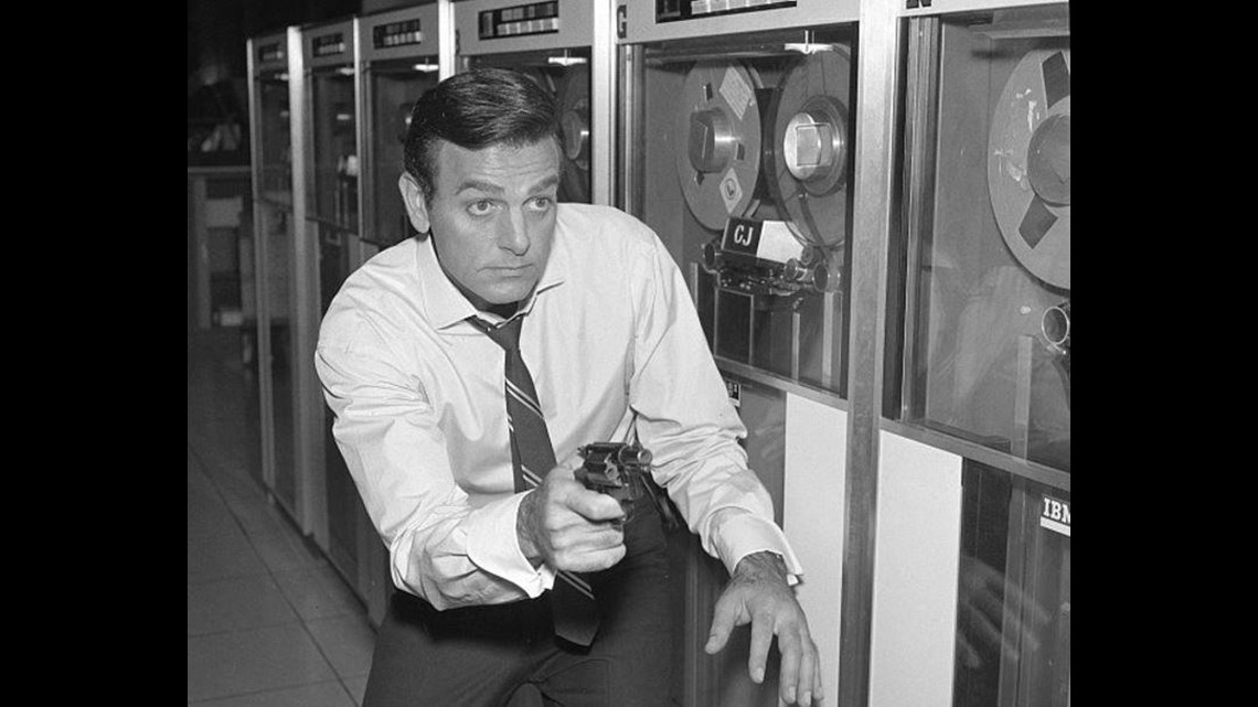 ‘Mannix’ star Mike Connors dies at 91 | fox61.com