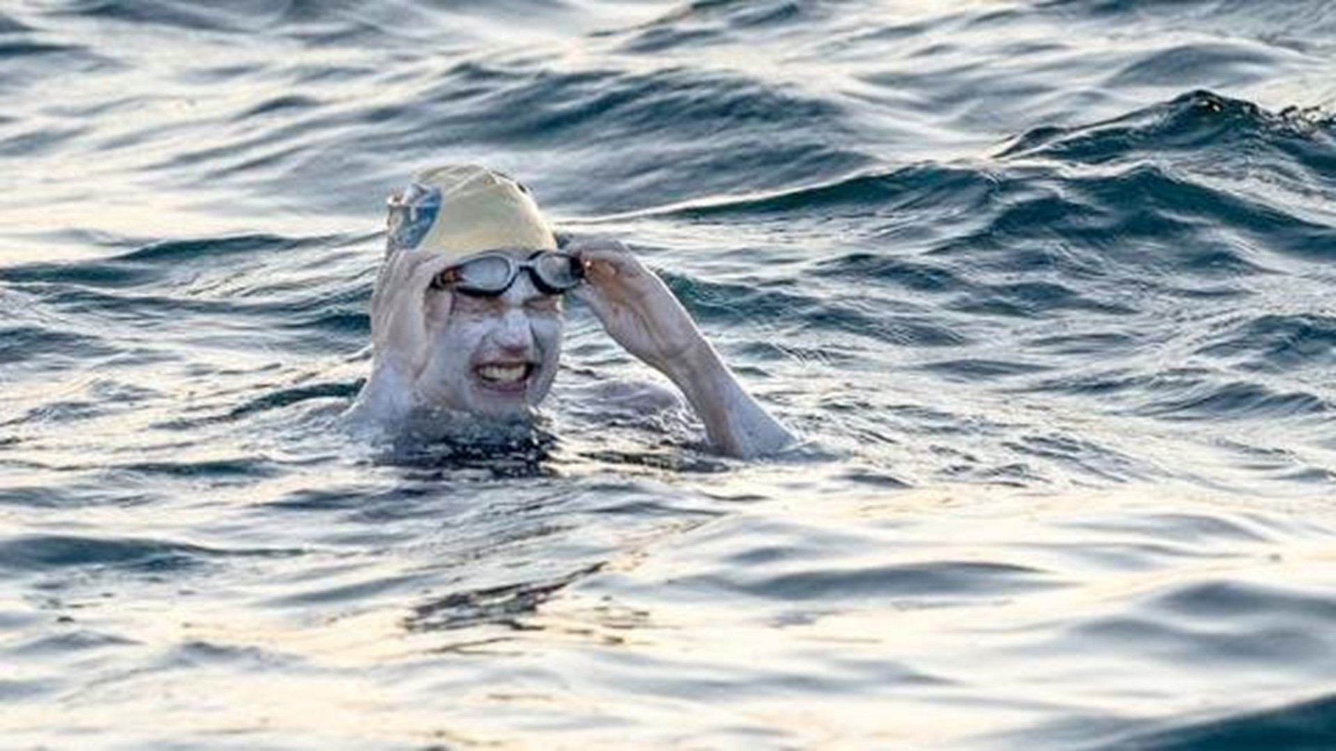 UConn alumni first woman to swim English channel 4 times | fox61.com