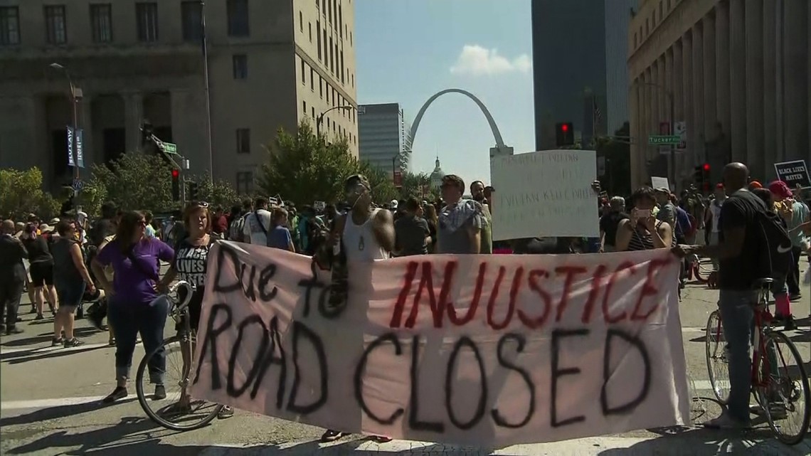 Feds: St. Louis police officers allegedly beat an undercover cop, then ...