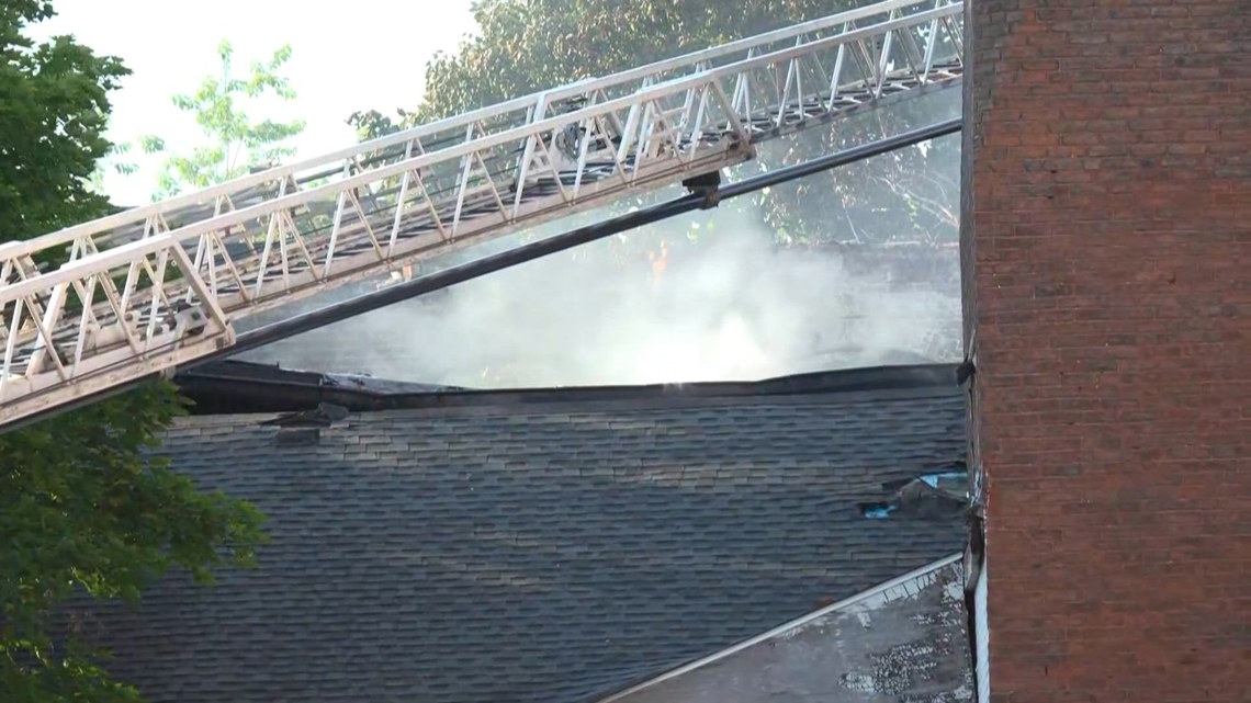 Mill building fire in Manchester creates thick black smoke | fox61.com