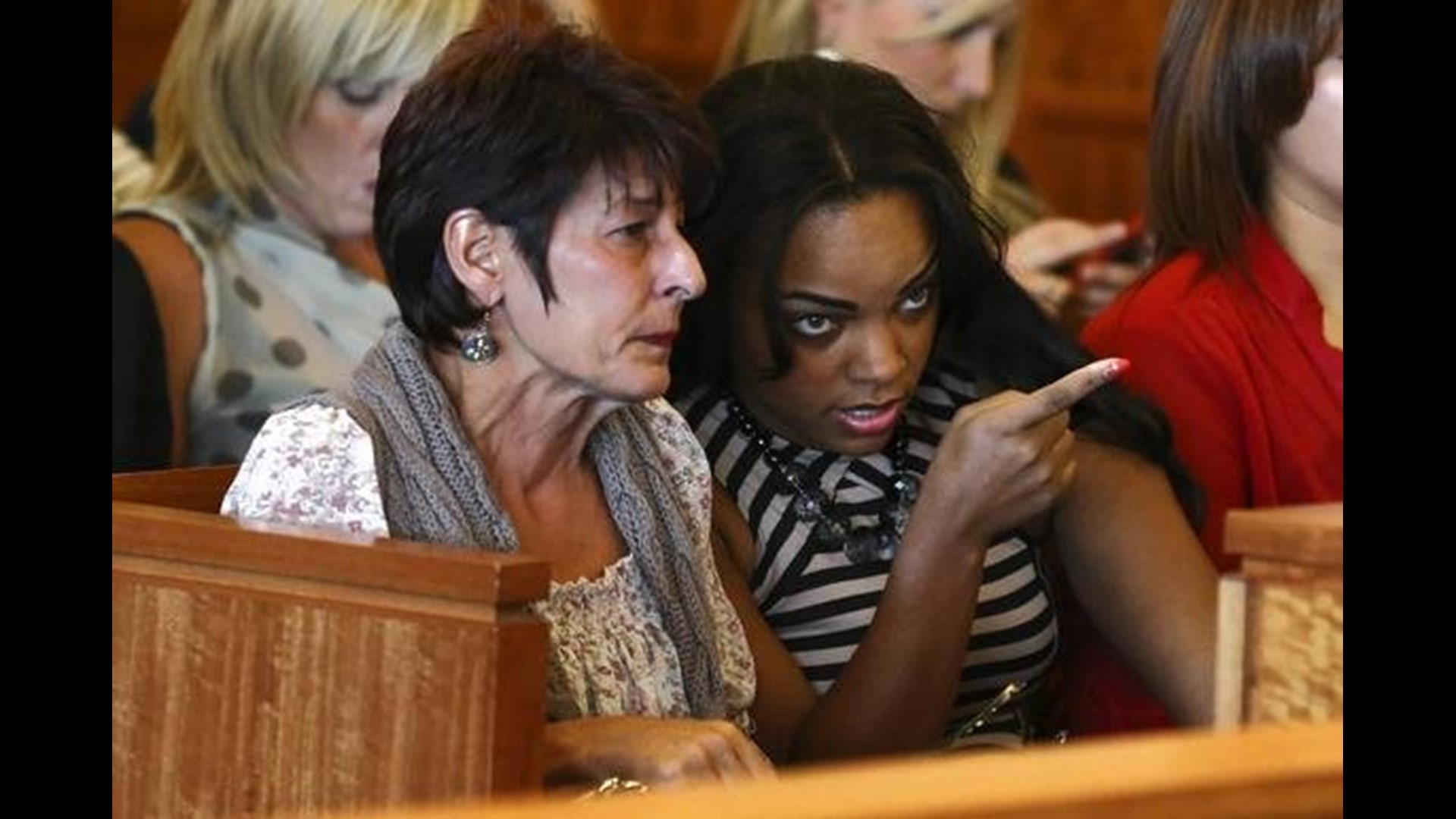 Aaron Hernandez’s mom: I shared bond with victim’s mother | fox61.com