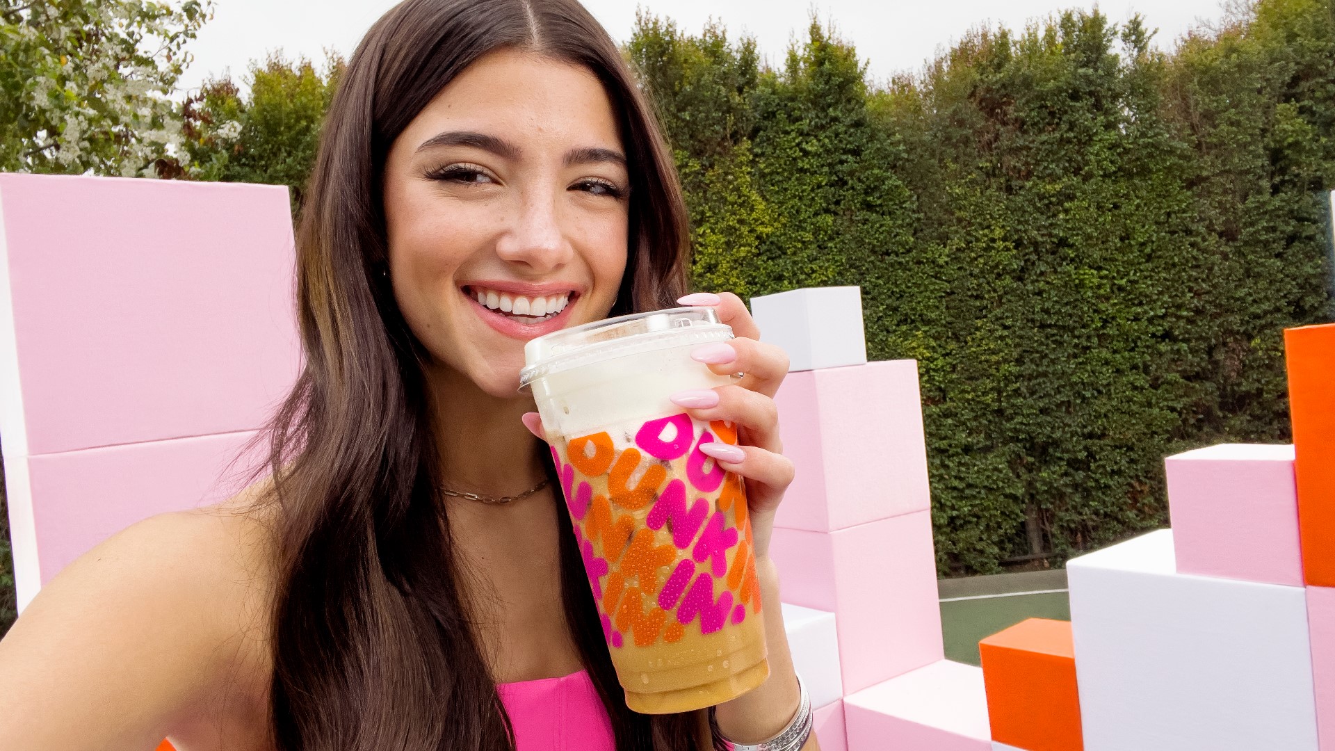 Tik-Tok star Charli D'Amelio joins Dunkin' for new cold brew | fox61.com