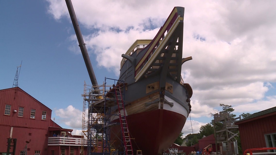 The Mayflower II leaves Mystic Seaport on its way back to Plymouth ...