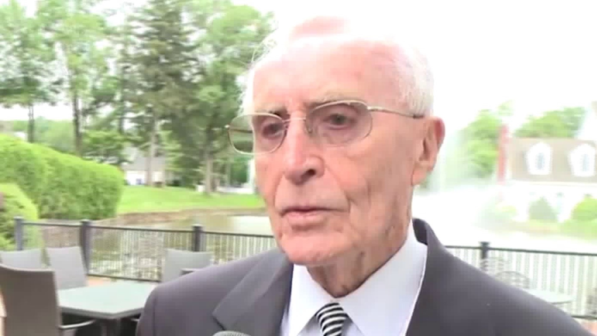 Former UConn men's basketball coach Dee Rowe dies at 91 | fox61.com